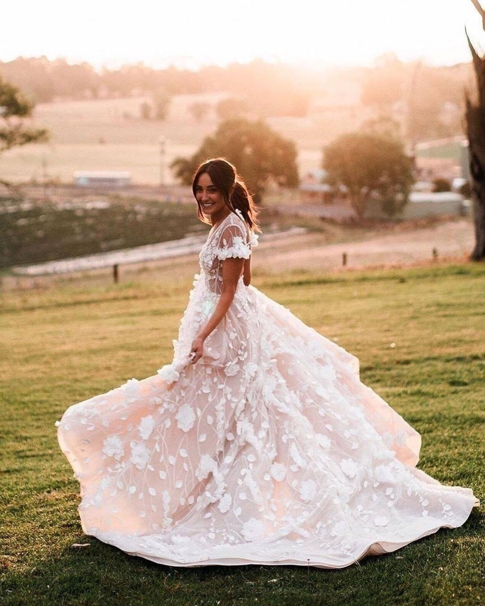Fairy Ball Gown V Neck Tulle Wedding Dresses with 3D Lace VK23052203 ...